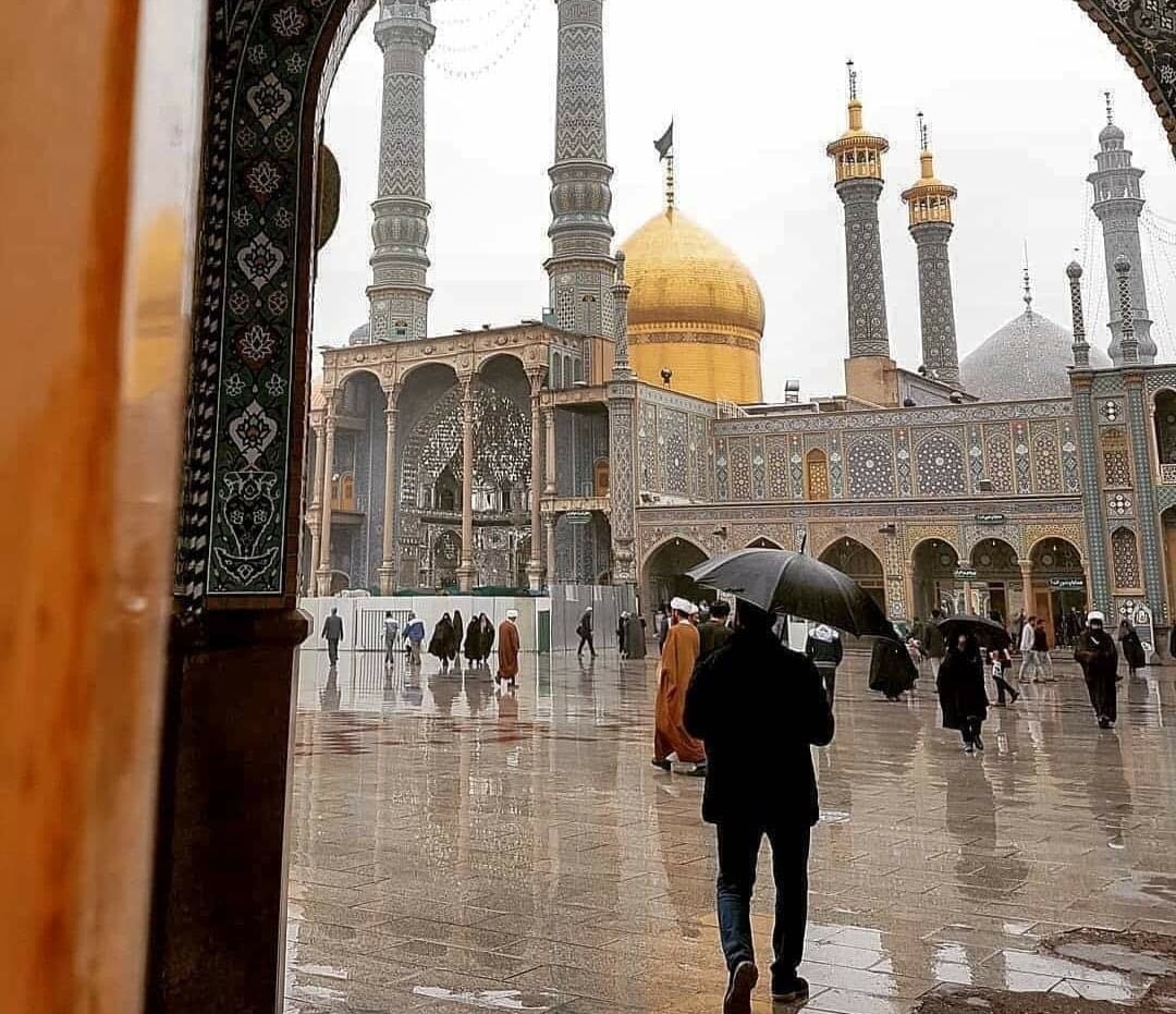 نعتقد ان الامام هو الحافظ للشريعة من الاباطيل والتحريف والزيادة